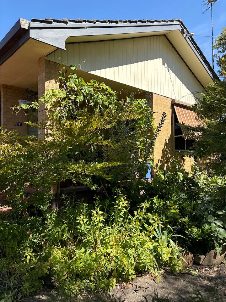 Easter Holidays, 2025 In Inverloch. - Inverloch