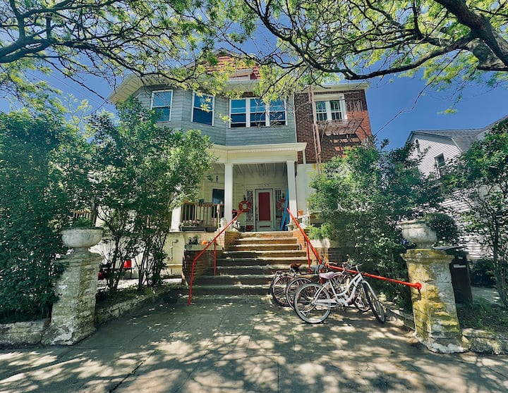 Bungalow At The Red House - Rockaway Beach, NY