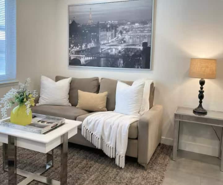 Prime Location & Comfort Of Central Heating & A/c - Palo Alto, CA