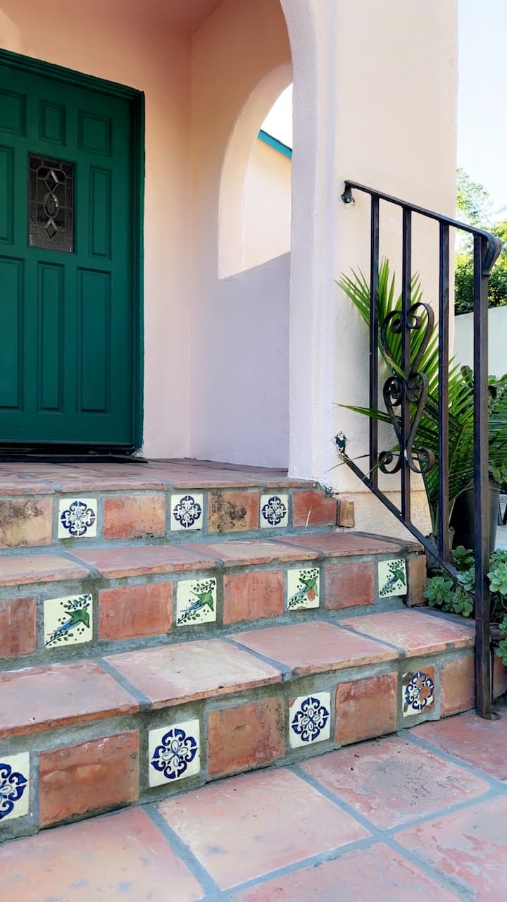 Peachy 2-bedroom Home - Santa Barbara, CA