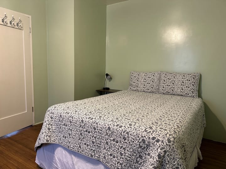 Fully Funished Bedroom W/shared Bath - Santa Barbara, CA
