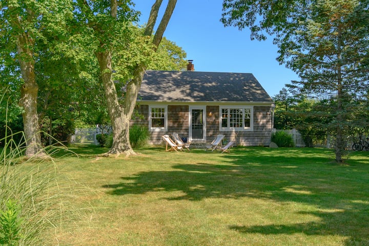 Charming Beach House Oasis With Private Backyard - Montauk, NY