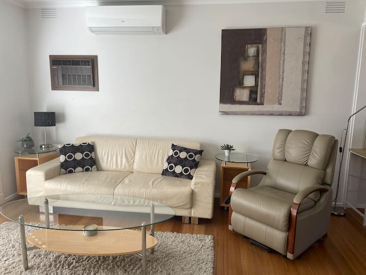 Newly Renovated Unit Close To Everything - Northland