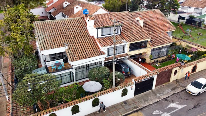 Spacious House  With Garden Large Groups Cedritos - Cota