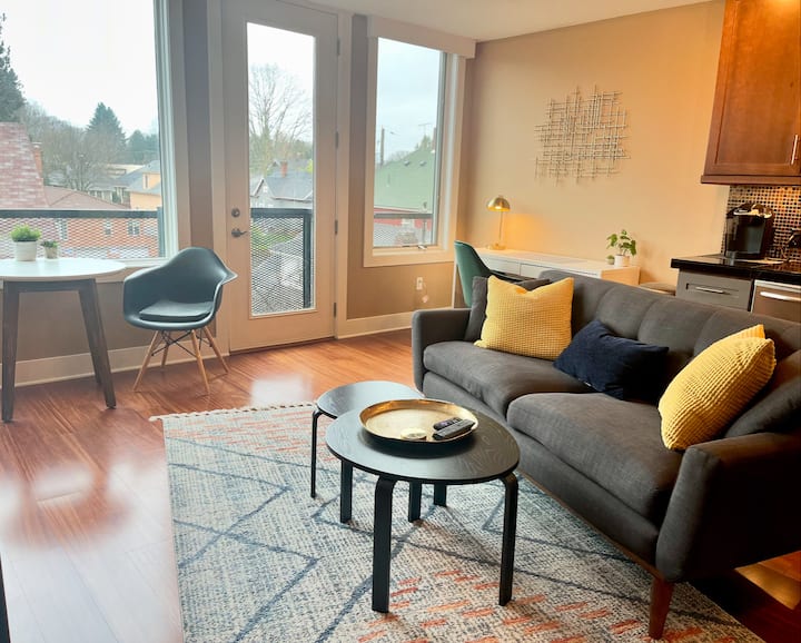 The Robin’s Nest - Modern Condo In Heart Of Se Pdx - Portland, OR