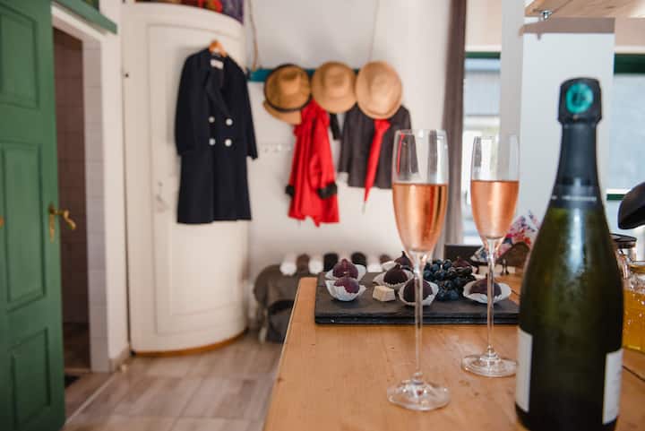 Gallery & Spa Lodge - 7-night Dual-home Retreat - Lenti