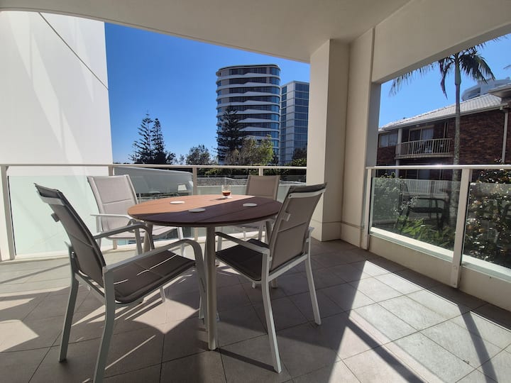 Luxury 2 Bed 2 Bath + Parking Kirra Beach Apart - Coolangatta