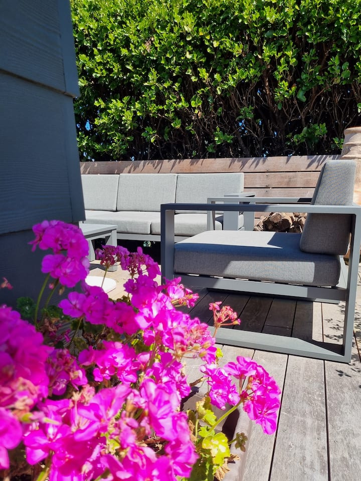 Modern, Sunny Taupo Escape - Short Walk To Lake - Taupo