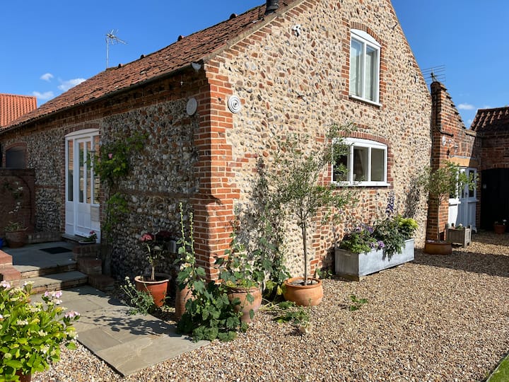 Garden Barn, Green Farm Barns, Thursford Green - Wells-next-the-Sea