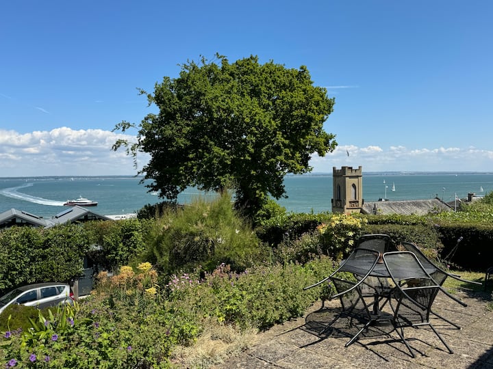 Stunning Views Southampton Water And The Solent - East Cowes Castle
