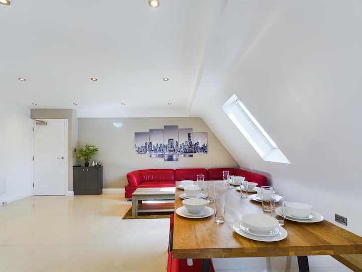 Ah14. Huge 8 Bed En-suite Flat. Central Sleeps 16 - Morecambe