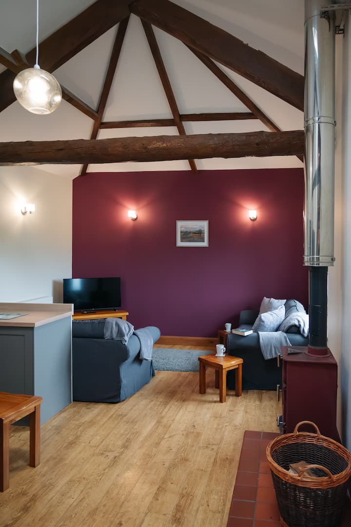 Vale Walnut - Cottage With Mountain Views - Brecon