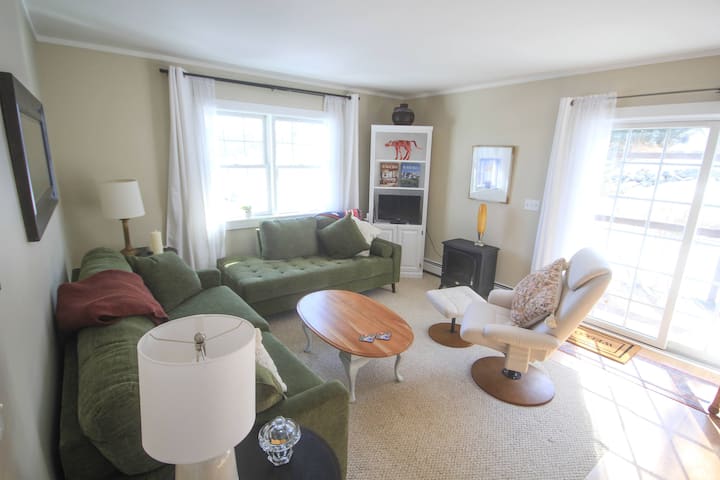 Waterfront Private Apartment On Kennebec River - Bath, ME