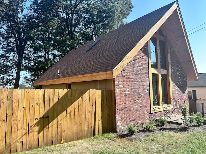 Chalet On The Hill 5 Minutes From Downtown - Providence, RI