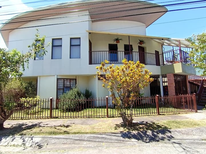 Estudio Céntrico Y Cómodo Para Tu Estadía - San José