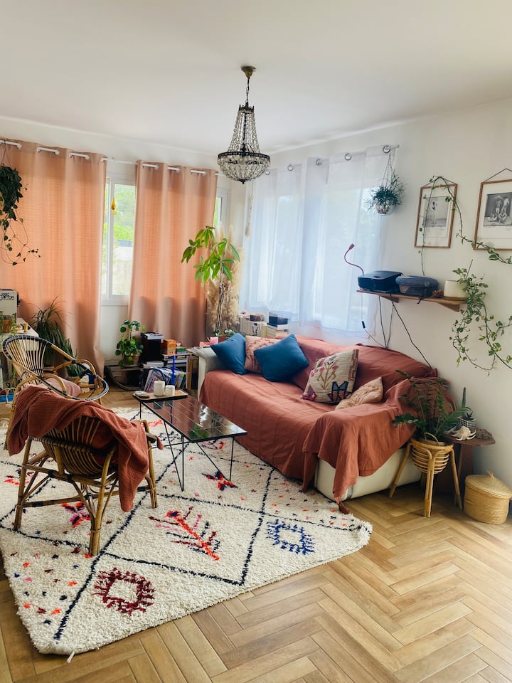 Villa (2 Apparts) Avec Jardin à 50 M De La Plage. - Var