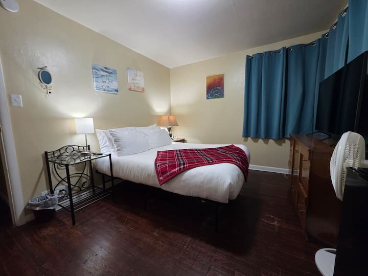 Hammond Bnb Room #1 - Pueblo, CO