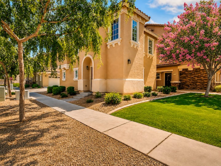 Villa Caprigiola - A Mediterranean Escape - Gilbert, AZ