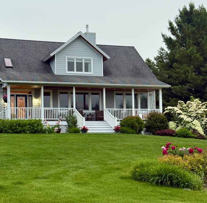 Spectacular Up-north Retreat! - Suttons Bay, MI