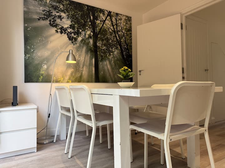 5 Bedrooms / 2 Bath House- Great Location - London