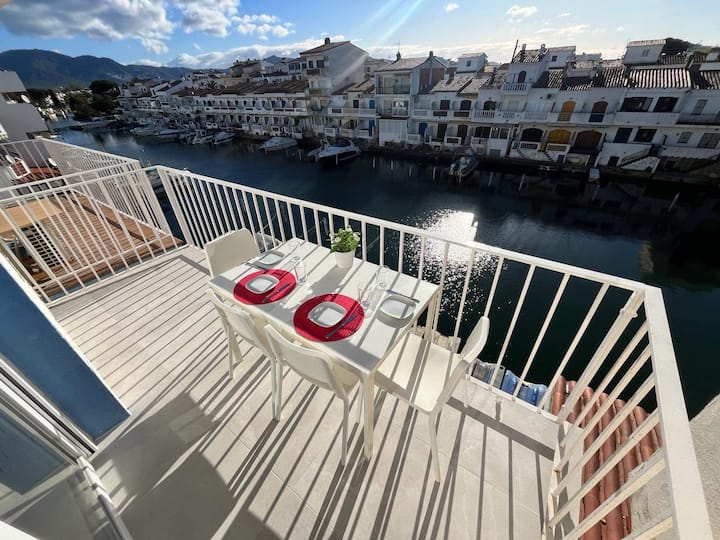 Empuriabrava, Ruim Appartement Met Kanaalzichten - Empuriabrava