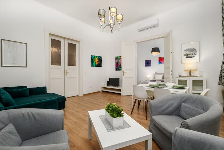 New Ultra-central Design Apartment - Budapest