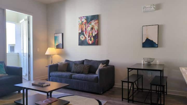 Modern | King | Free Parking| W/d | Pool + Gym - Dallas, TX