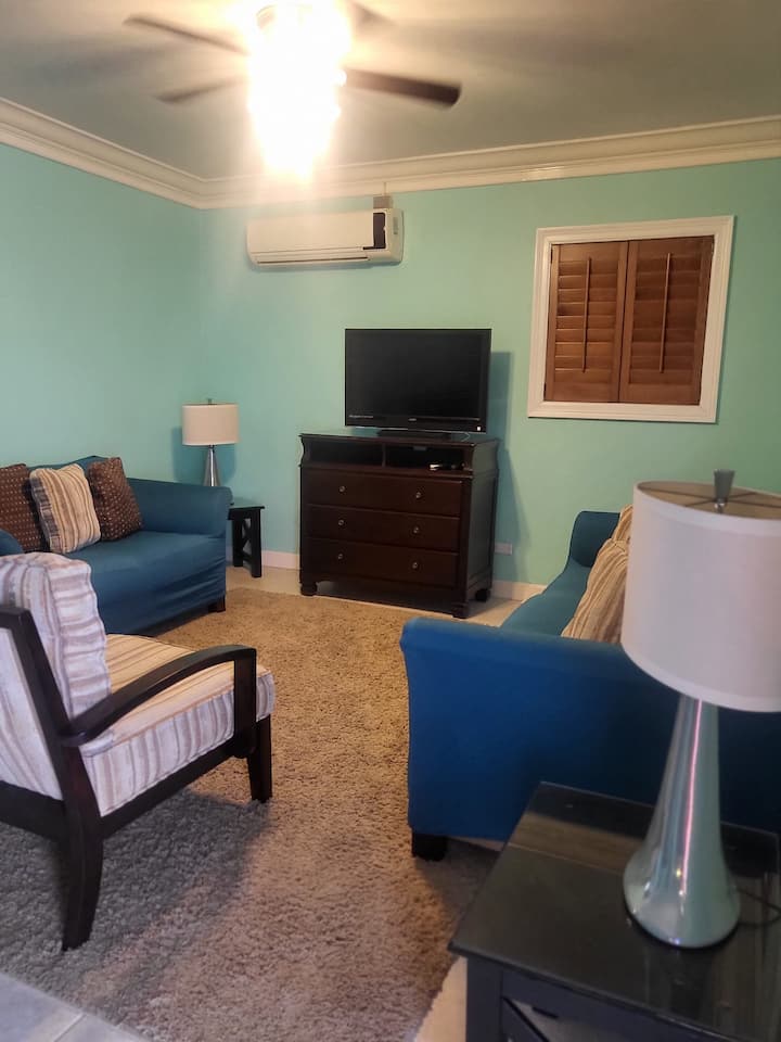 Eton Manor Suites 2 Cable Beach - Nassau