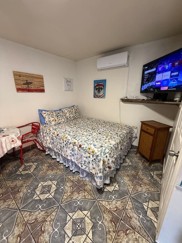 Budget-friendly Gem | Border & Downtown In 15 Min. - 