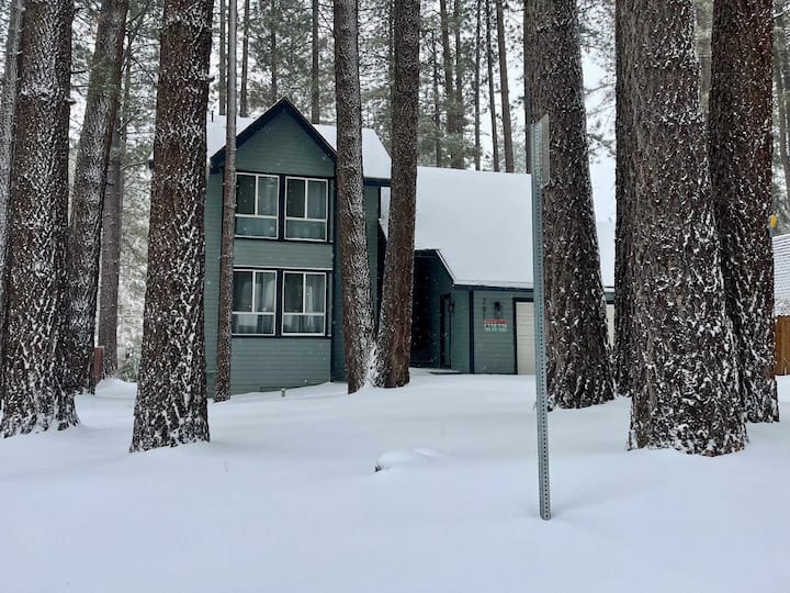 Steps To Snow Summit · Game Room & Spa · 3br/3ba - Big Bear Lake, CA