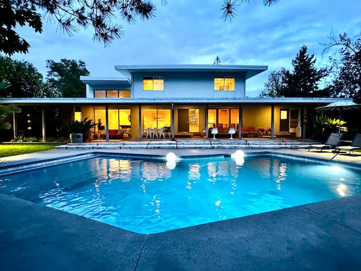 Midcentury Gem Pool & Acreage / Family Friendly - California