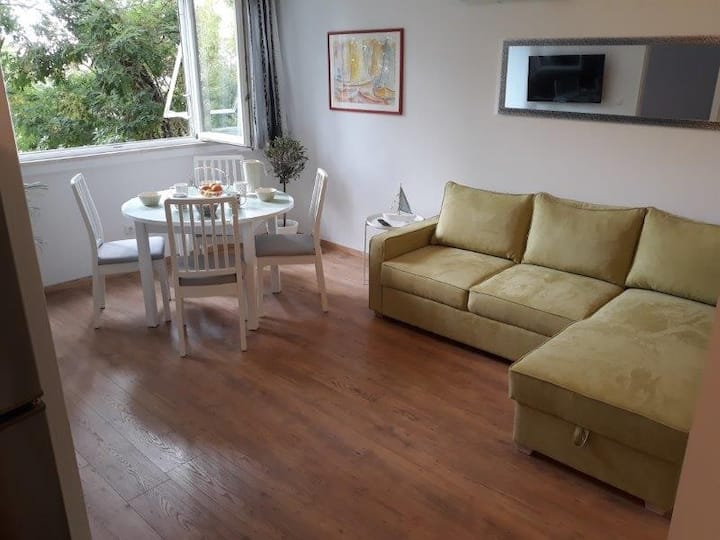 Yugo, Apt. Close To Downtown, Sandy Beach & Shops - Split