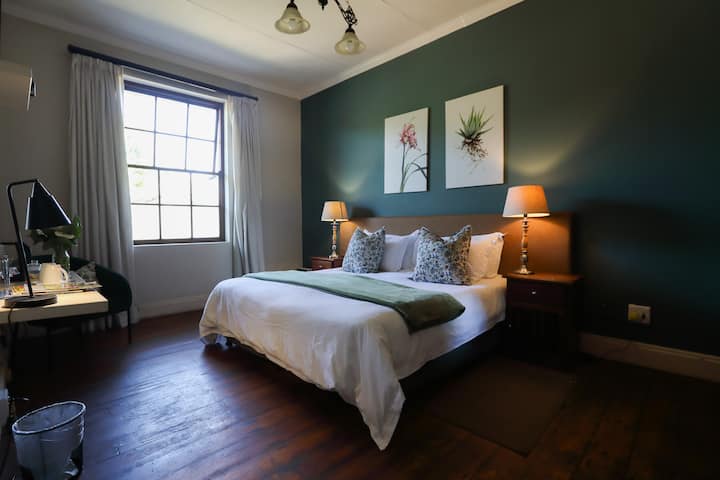 The Nottingham Road Hotel- Standard Rooms - Nottingham Road