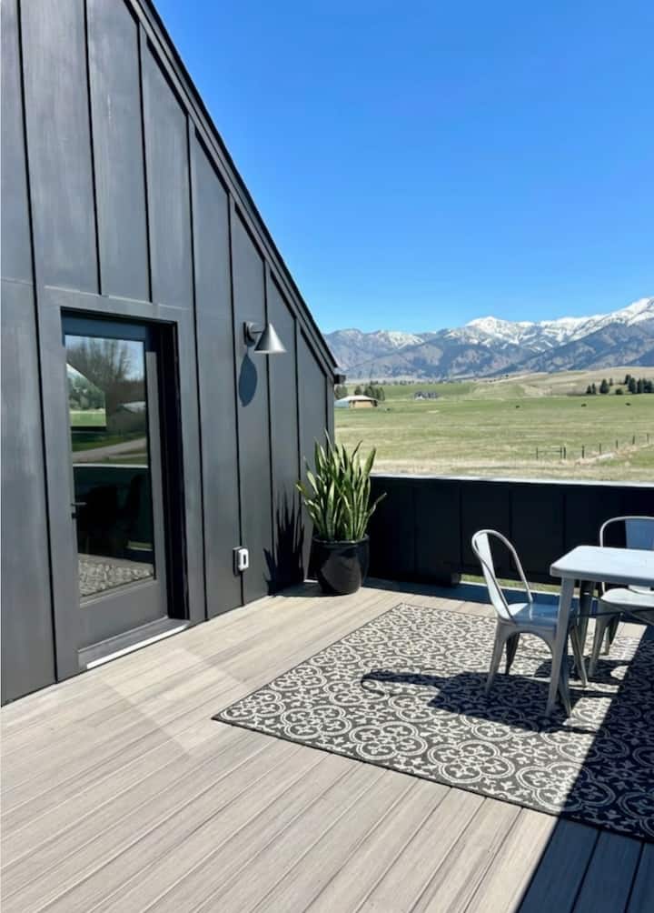 Sunset Views At ÅKer Haus Loft - Bozeman, MT