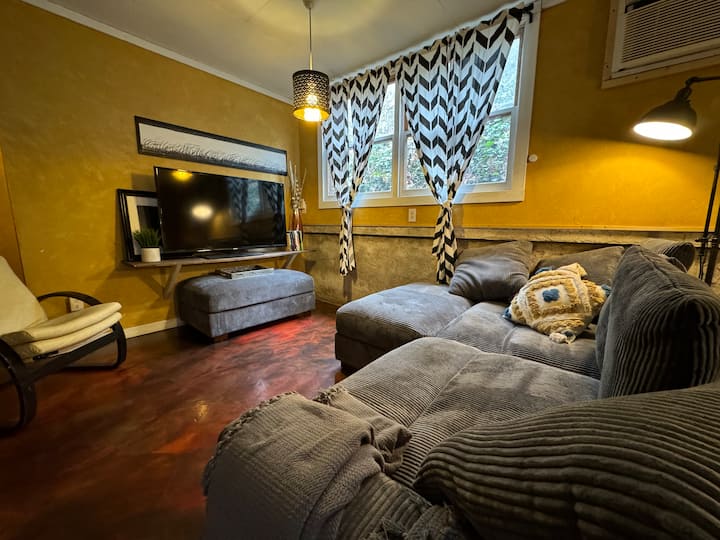 Studio, Hot Tub - Hendersonville, NC