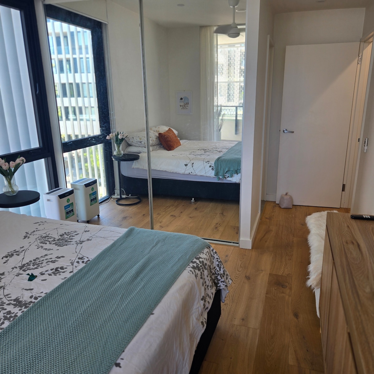 Coastal Retreat: Ensuite Room in Resort Style Apt. - Flats for Rent in ...