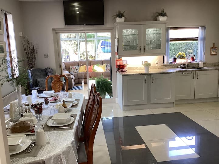 Beautiful House, Great Value, Perfect Location - Carlingford