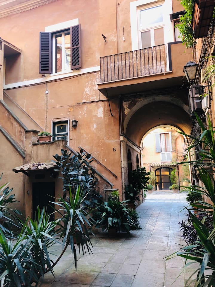 Trastevere, V. Del Moro (S. Maria In Trastevere) - Rome