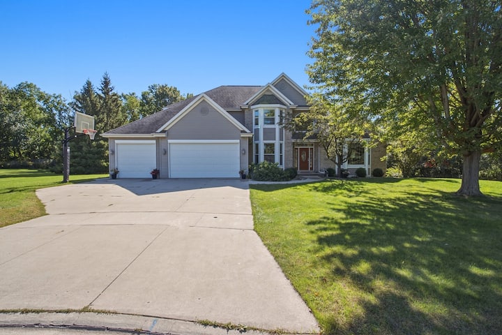 Spacious 5 Br Home 15 Min Drive-7 Miles To Lambeau - Green Bay, WI