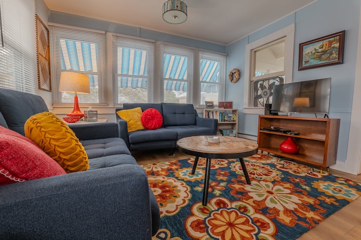 Charming Upper Cottage Downtown Rehoboth - Rehoboth Beach, DE