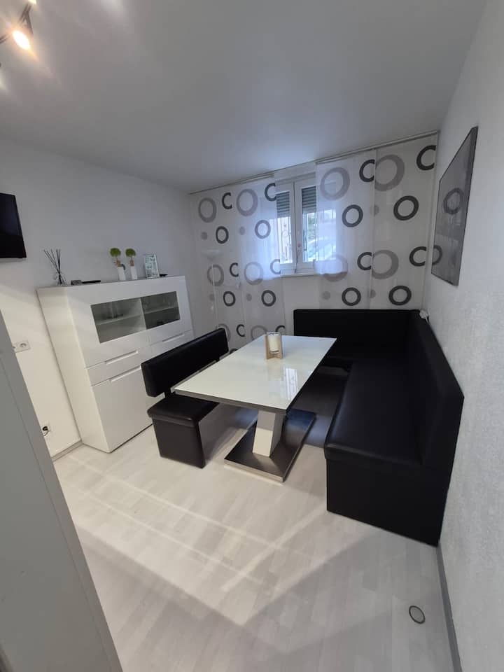 City Appartment In Top Lage Direkt U-bahn & Hbf - Stuttgart