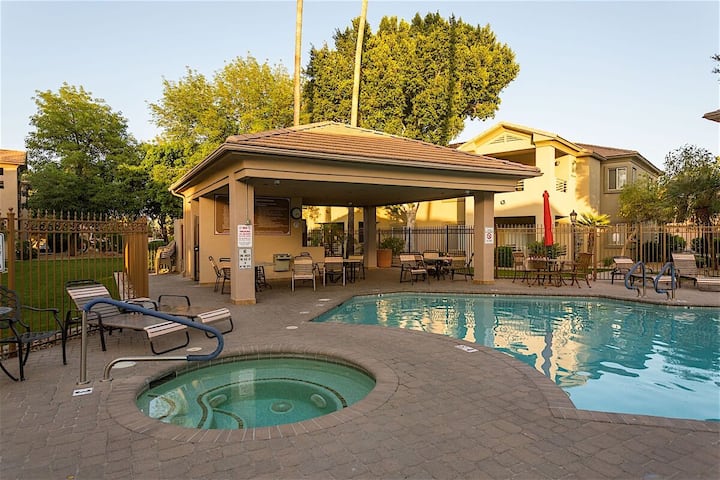 Spectacular 2 Br Condo/ Arrowhead Gold Condo - Arizona
