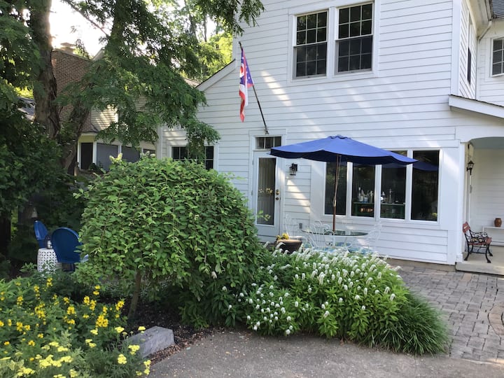 Private Floor Directly Across From Denison - Granville, OH
