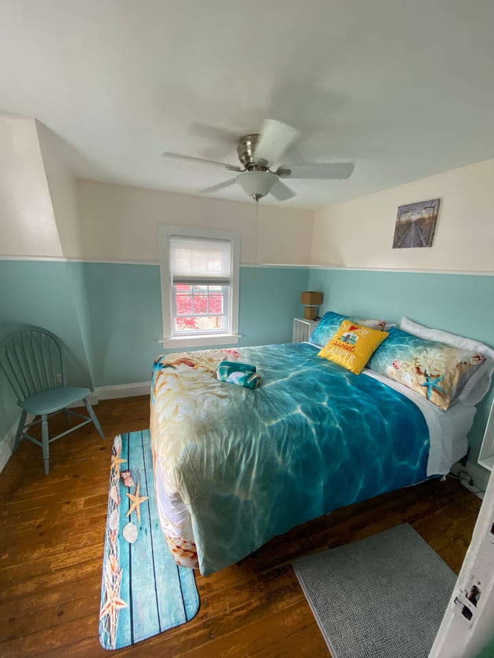 Private Bedroom Rm #1- Belrose Inn And Boutique - Tobermory