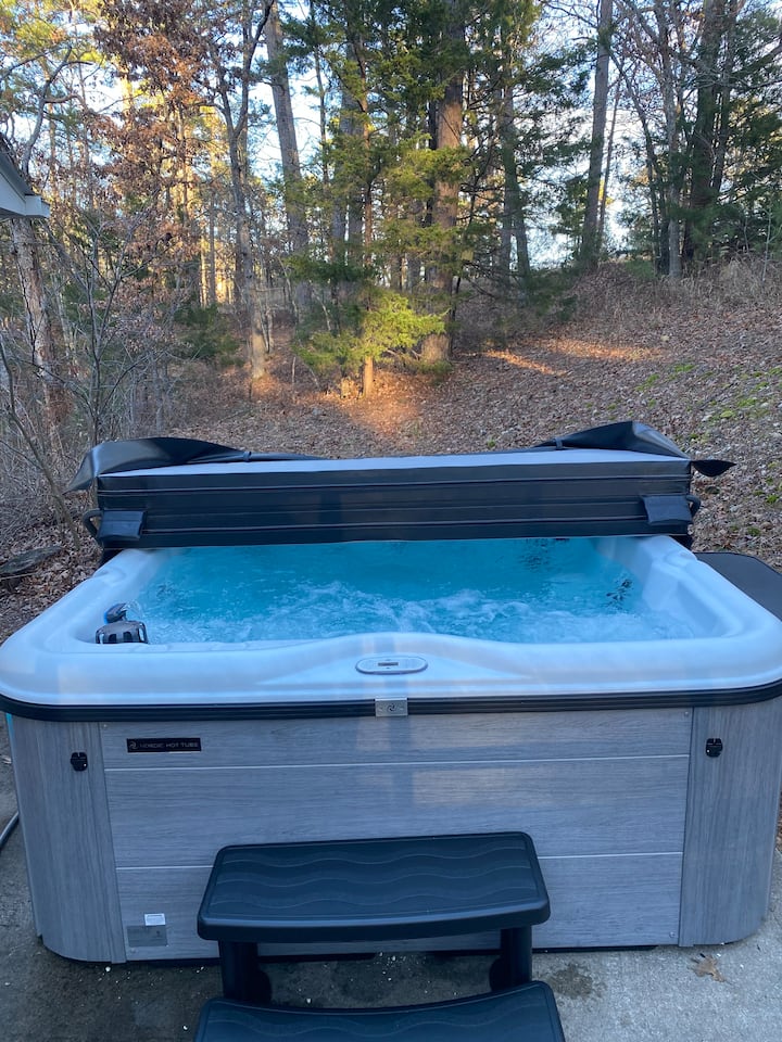 New Hot Tub~crystal Cottage Winter Retreat! - Eureka Springs, AR