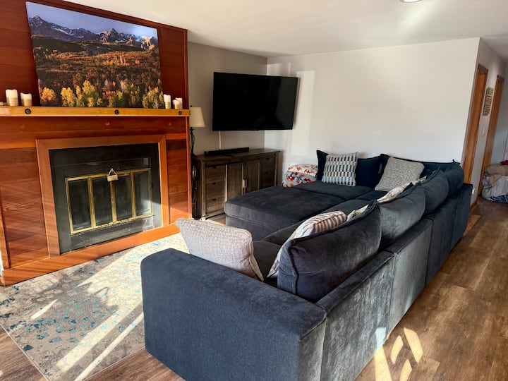 Modern, Bright, Clean & Comfortable Condo - Silverthorne, CO