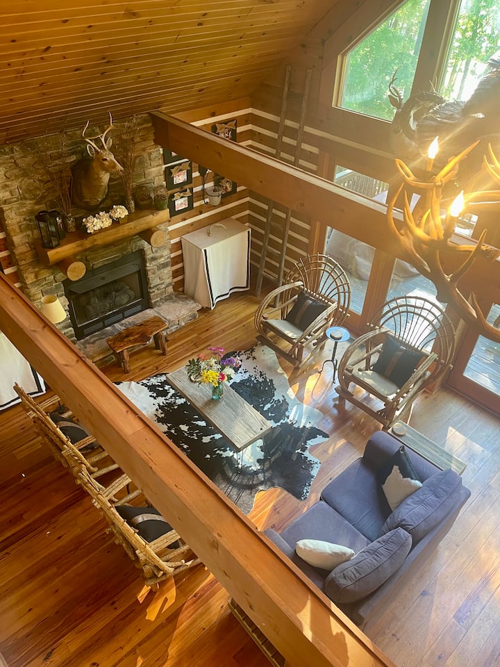 Waterfront Log Home Hot Tub/2 Fireplaces/77" Tv - Clarksville, VA