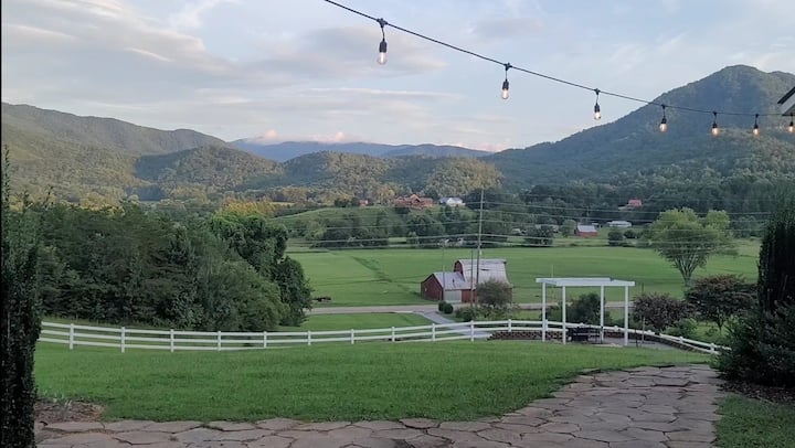 Million Dollar Smokymt Views-2 Or4 Guests-30% Off! - Wears Valley, TN
