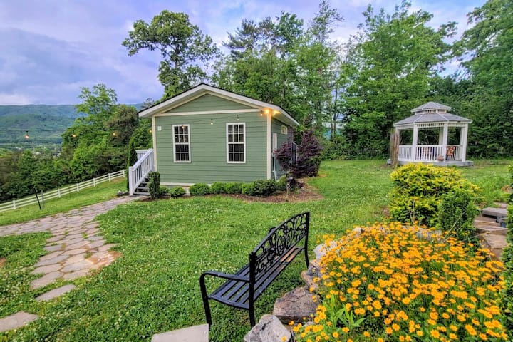 Million Dollar Smoky Mt Views- Hottub, 30% Off! - Wears Valley, TN