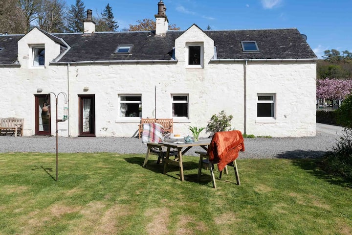 Melfort Lodge | Hill View Cottage With Garden - Loch Awe